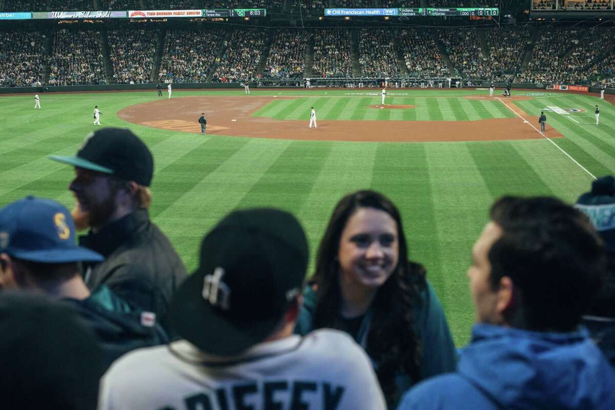 Moments to remember from Mariners' Opening Day victory