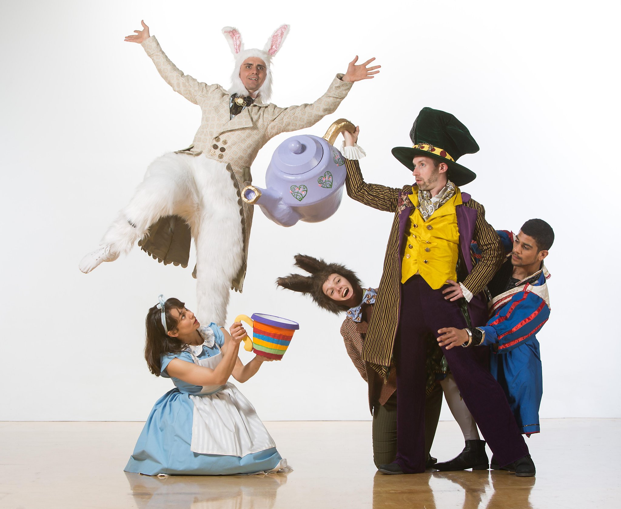 New dance offers 50 minutes of ‘Alice in Wonderland’