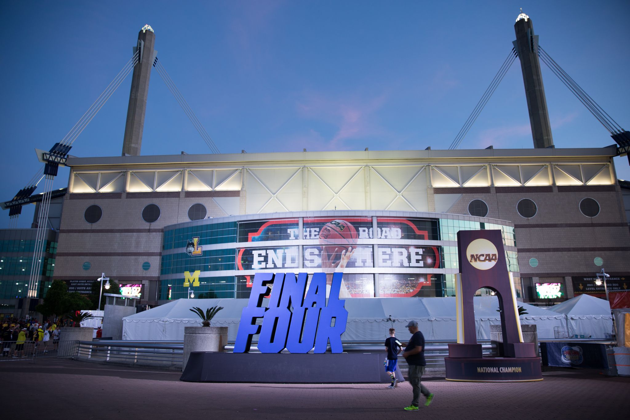 Ticket prices decrease as championship game approaches