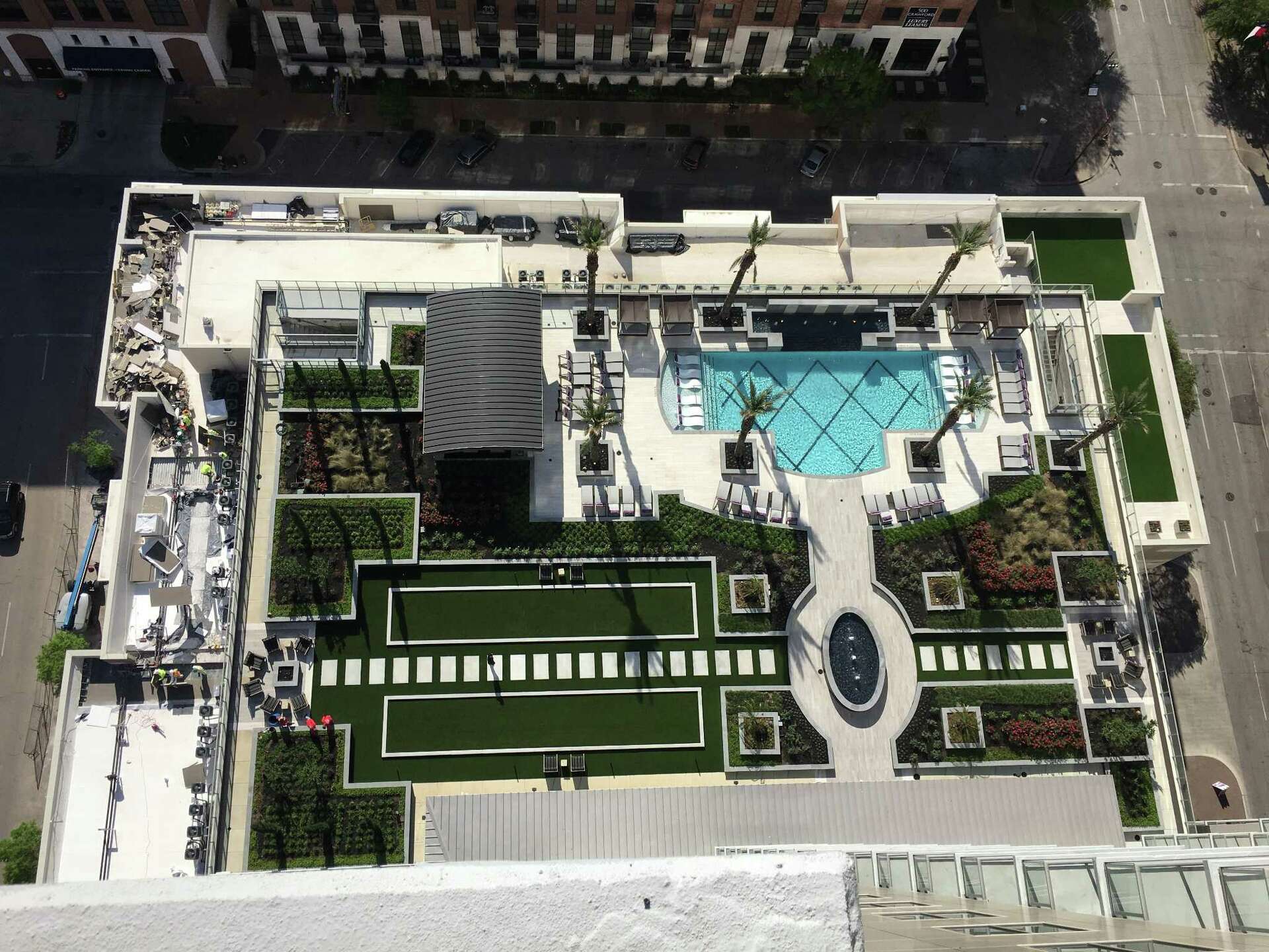 Downtown tower boasts rooftop dog park, yoga lawn and bird’s-eye views ...