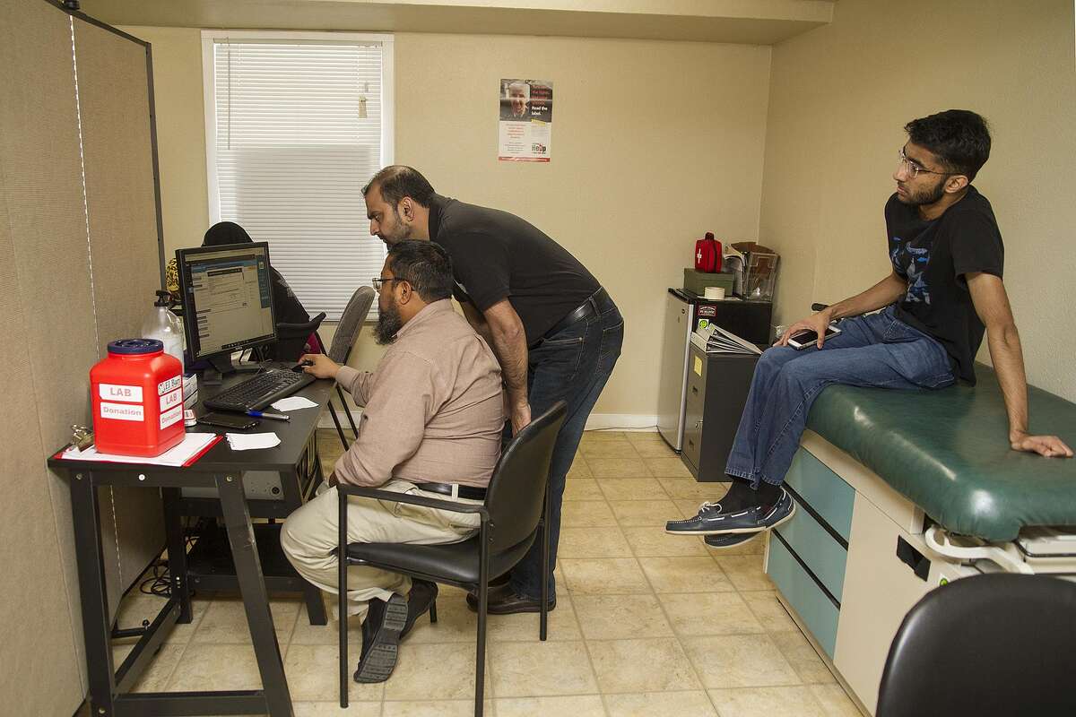 Free San Antonio Muslim clinic treats the uninsured to honor god