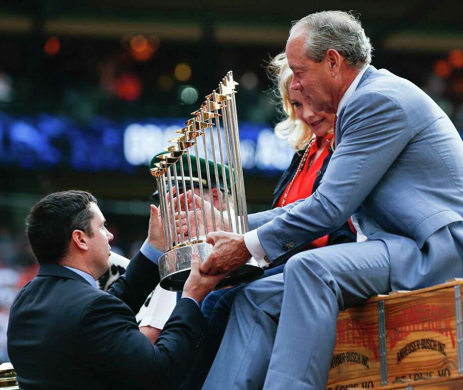 Leaf blower, brave employee save Astros' World Series banner unveiling ...