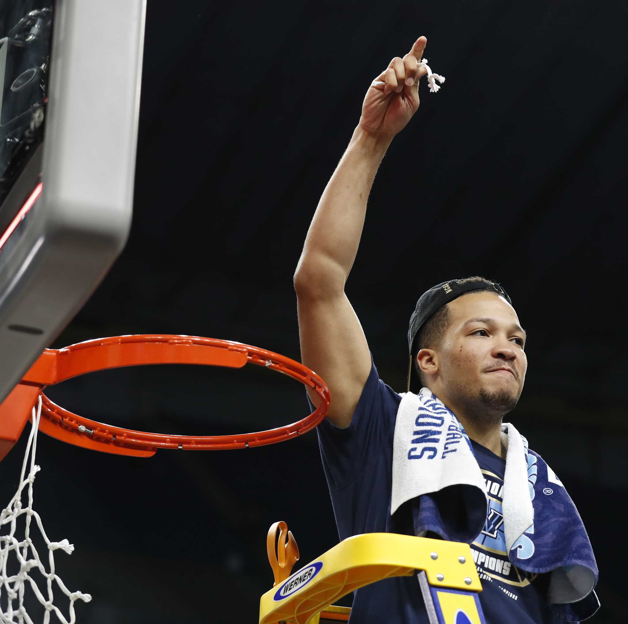 Villanova takes title, 79-62 over Michigan behind DiVincenzo