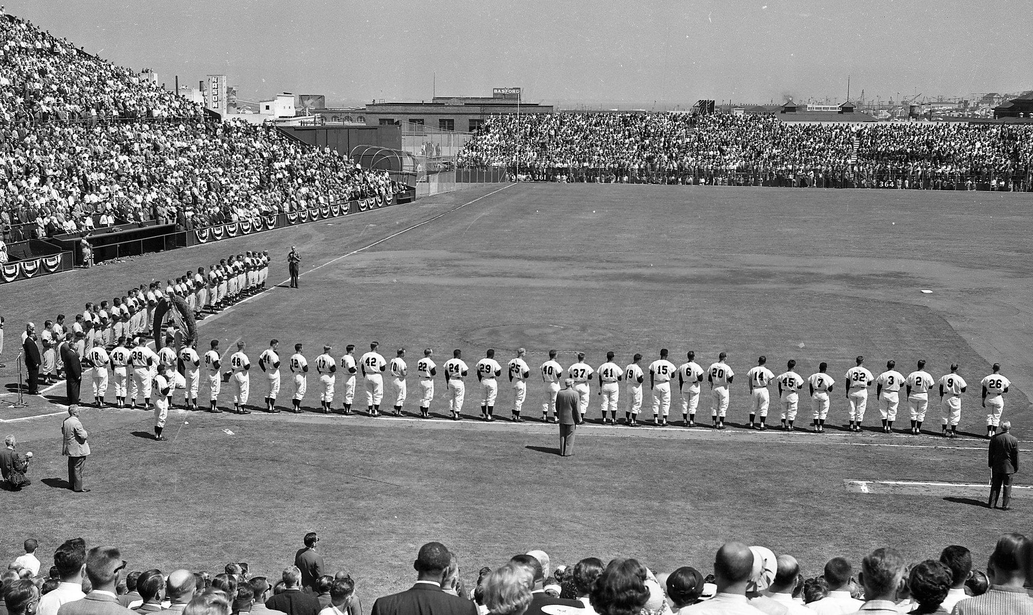 April 15, 1958: Giants blank Dodgers in first MLB game on West Coast