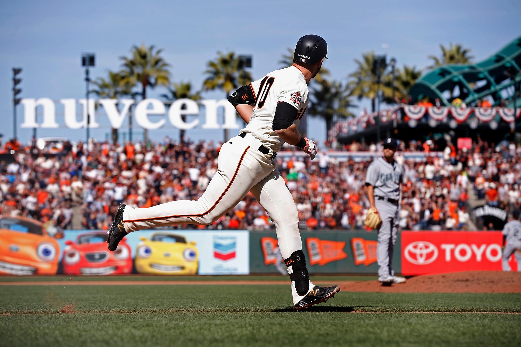 Giants’ offense shows life, Joe Panik homers again in home-opening loss