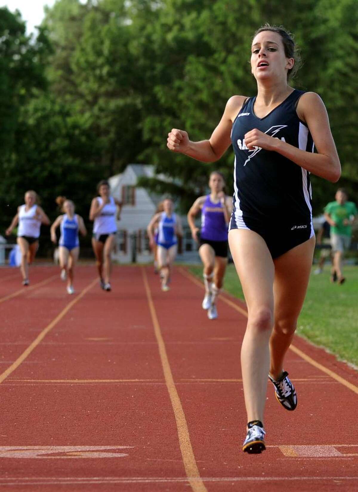 Shen edges Saratoga for title