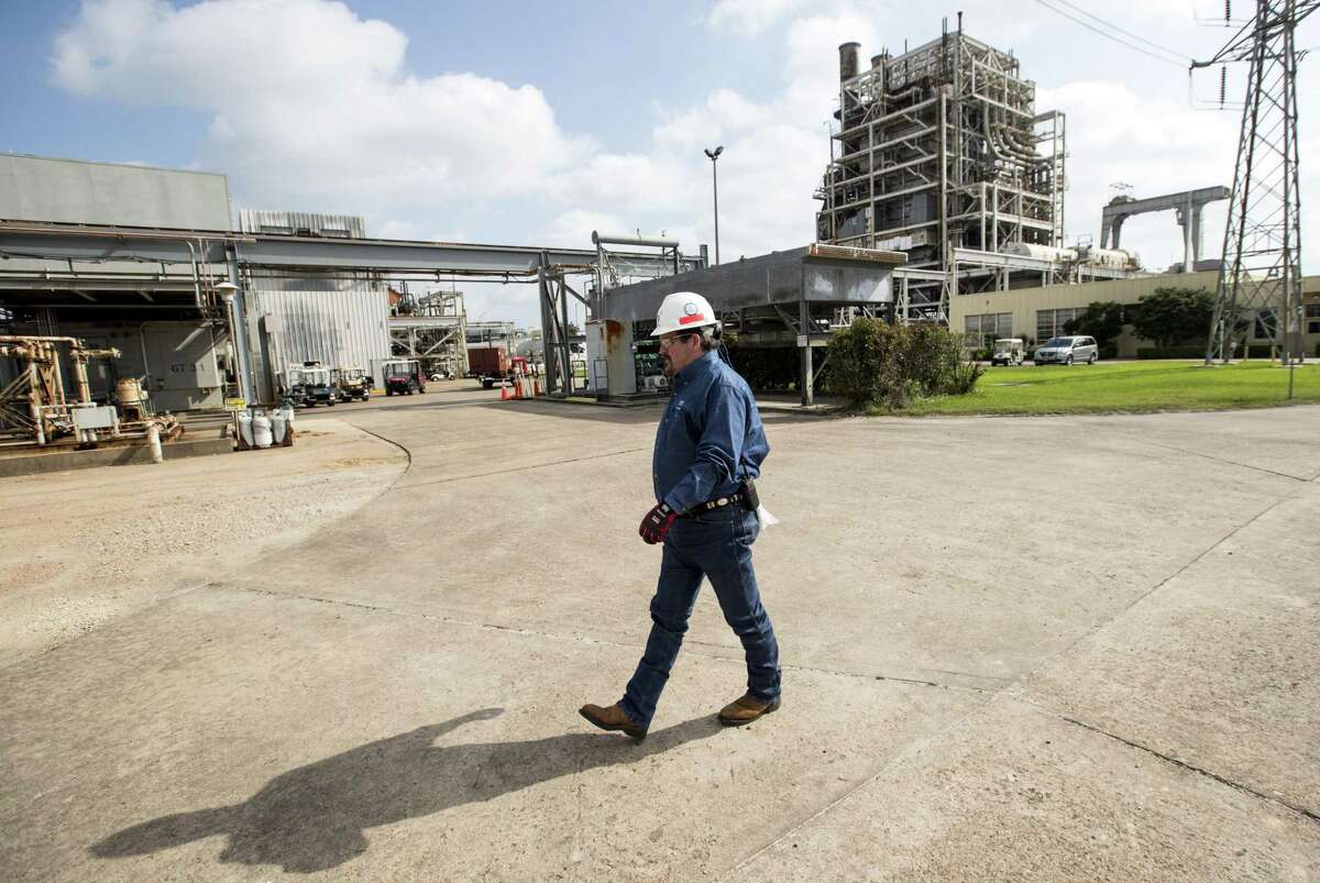 Power plants gear up for summer of heat and potential shortages