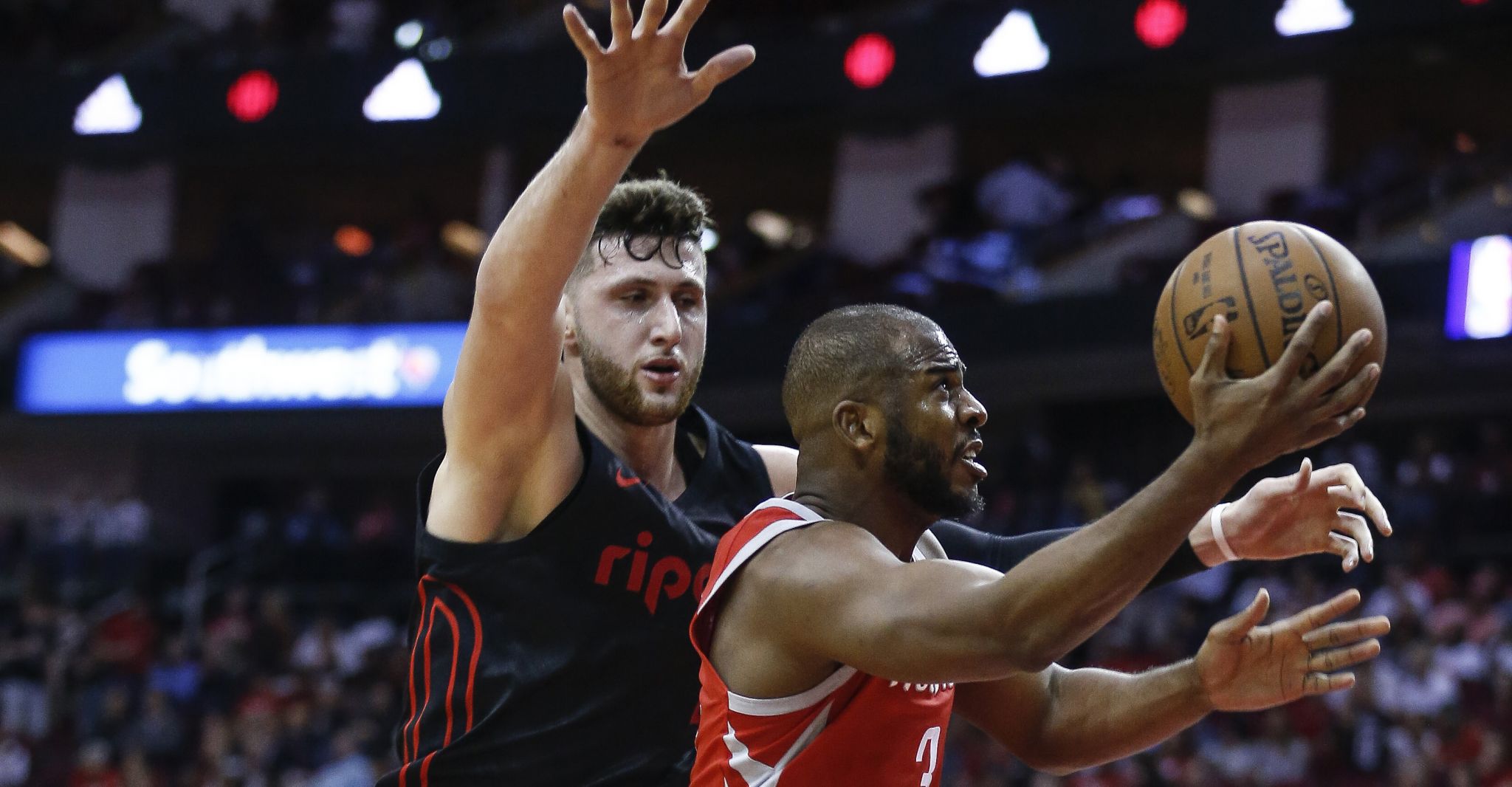 Chris Paul rolls, leads Rockets past Trail Blazers with late bucket