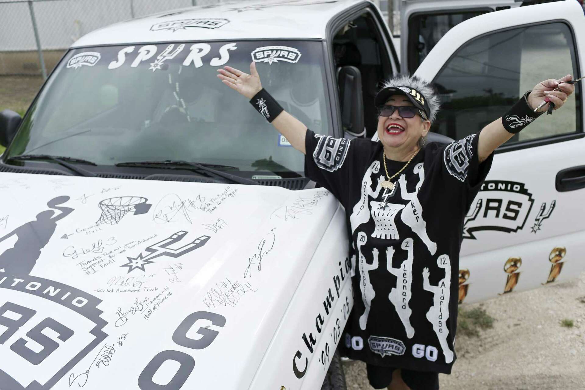 San Antonio Spurs memorialize beloved super fan who died