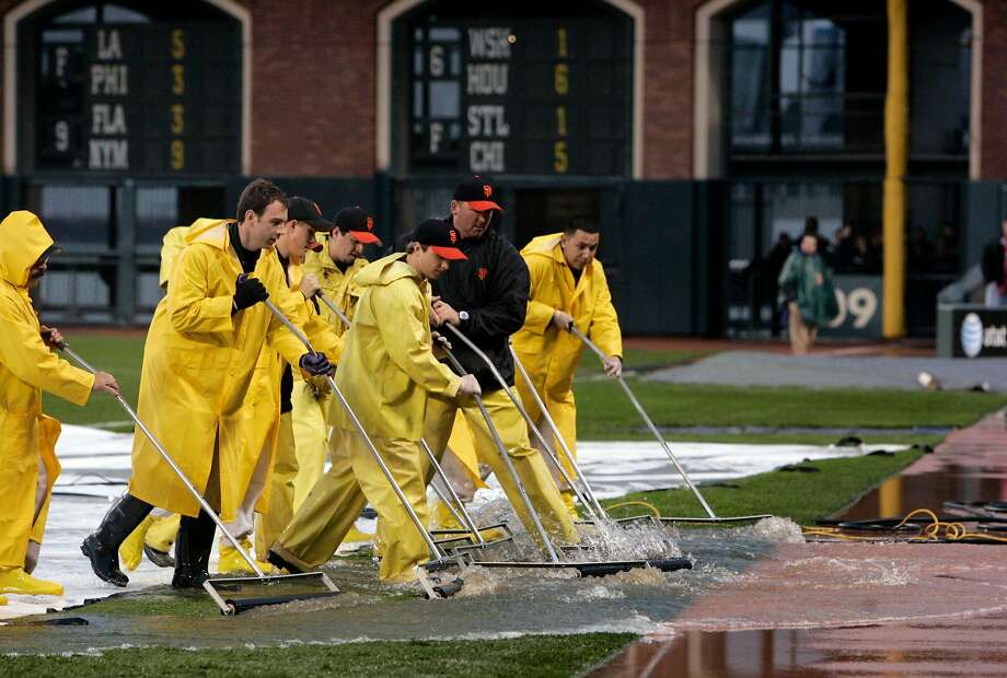 Giants-Dodgers game postponed: sixth rainout in AT&T history - SFGate