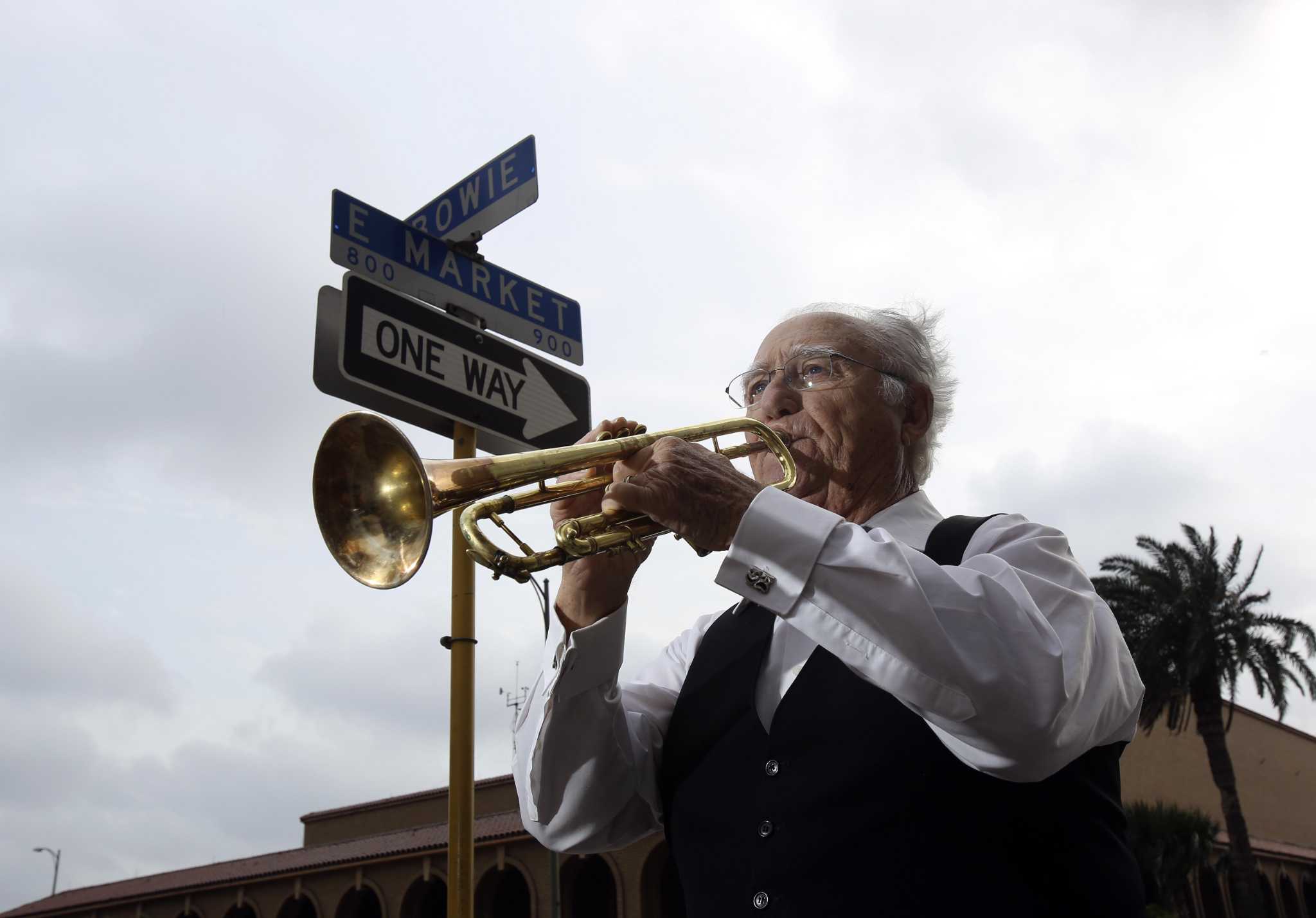 Al Sturchio helped make the Spurs' HemisFair Arena raucous
