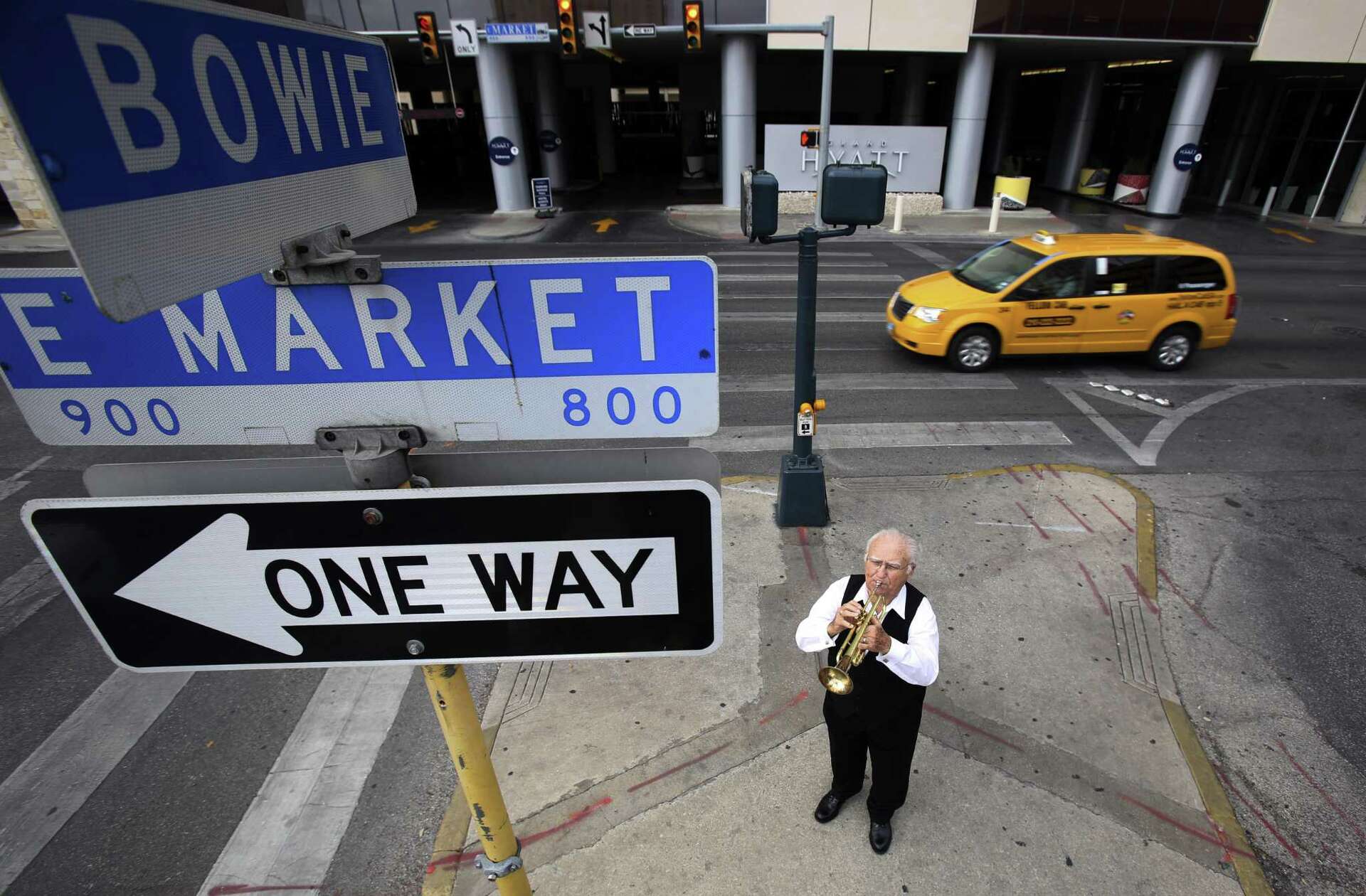 Al Sturchio helped make the Spurs' HemisFair Arena raucous