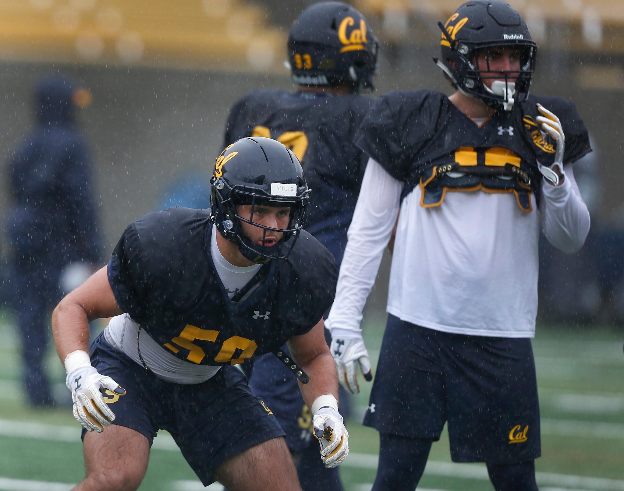 Cal linebacker Jordan Kunaszyk always looking to give defense a lift