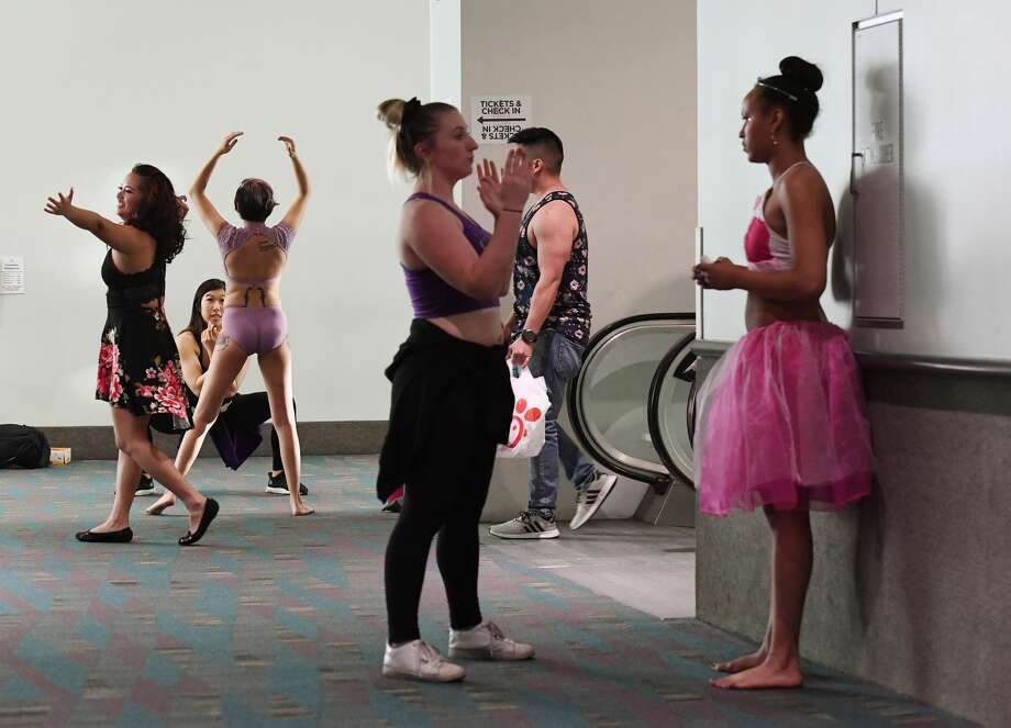 Photos of Pole Dancing Competition show just how hard it actually is ...
