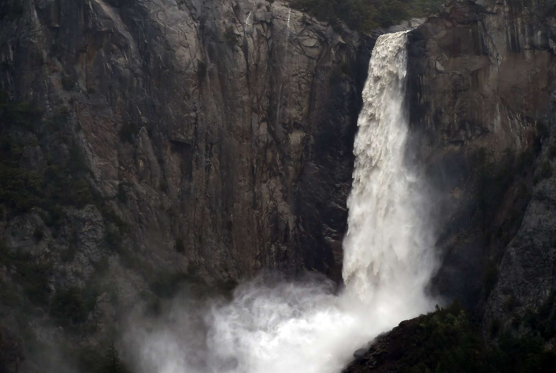 Yosemite flooding: Merced River rises 4 feet over flood stage