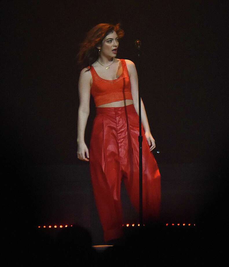 Lorde shines musically in Connecticut debut - Connecticut Post
