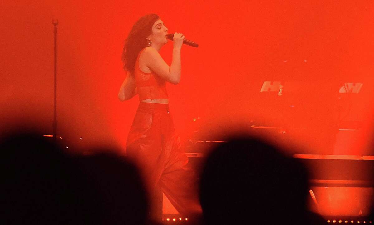 Lorde shines musically in Connecticut debut
