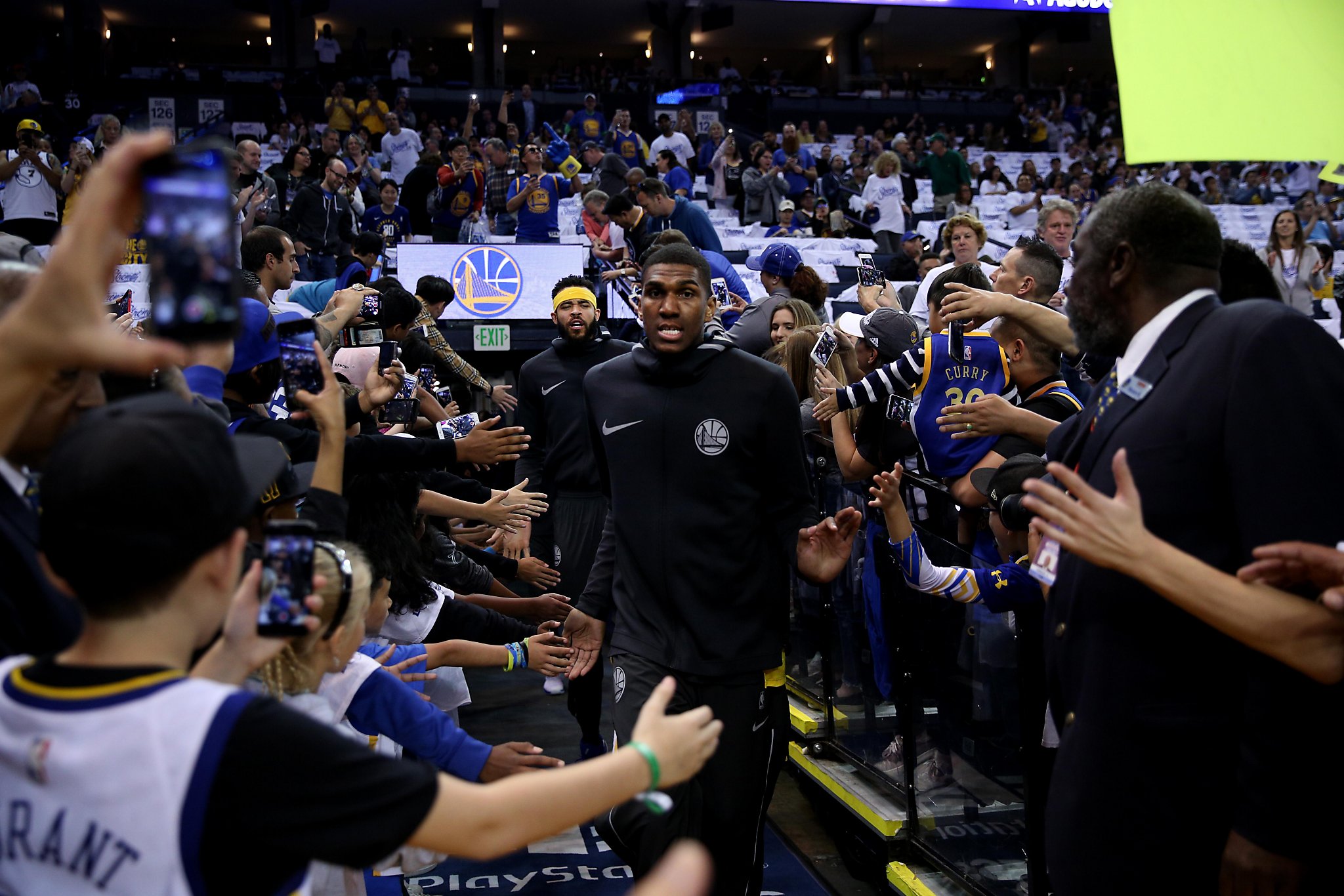 Kevon Looney thriving as Warriors’ small-ball center