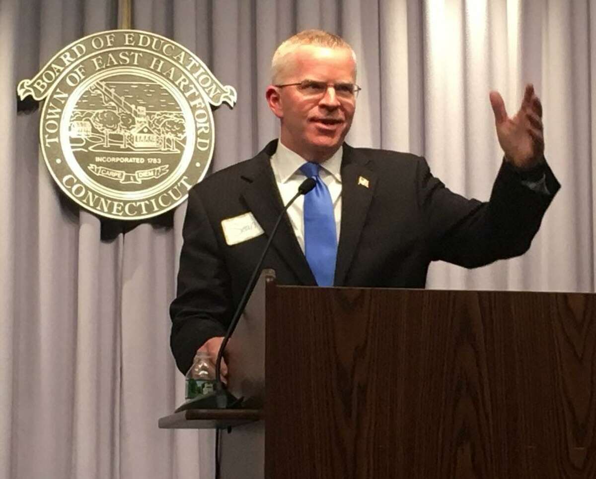 Minor candidate dragged off stage in Brookfield Democratic forum