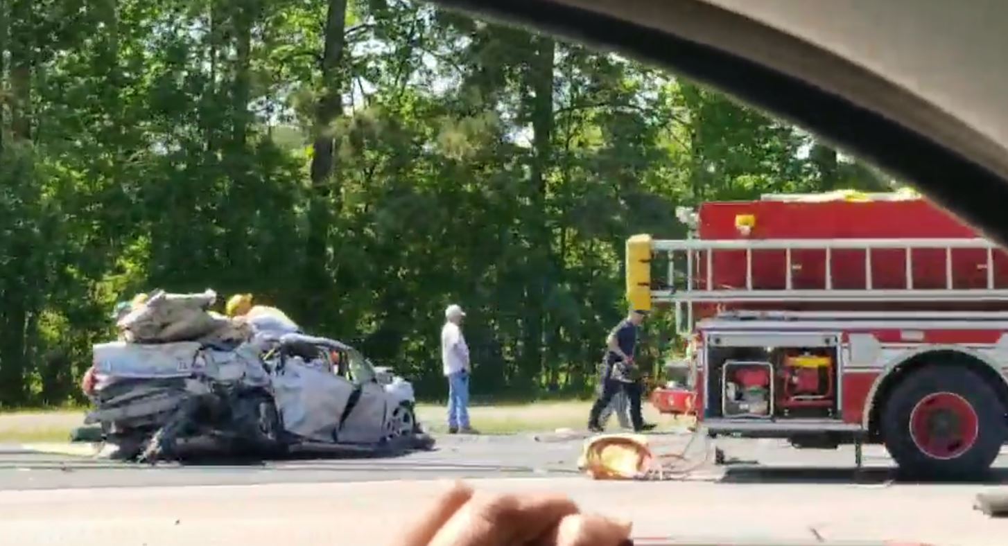 DPS: 2 dead in violent Interstate 45 crash involving several cars, Megabus
