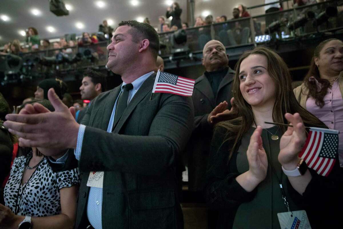 Newest Americans swear allegiance