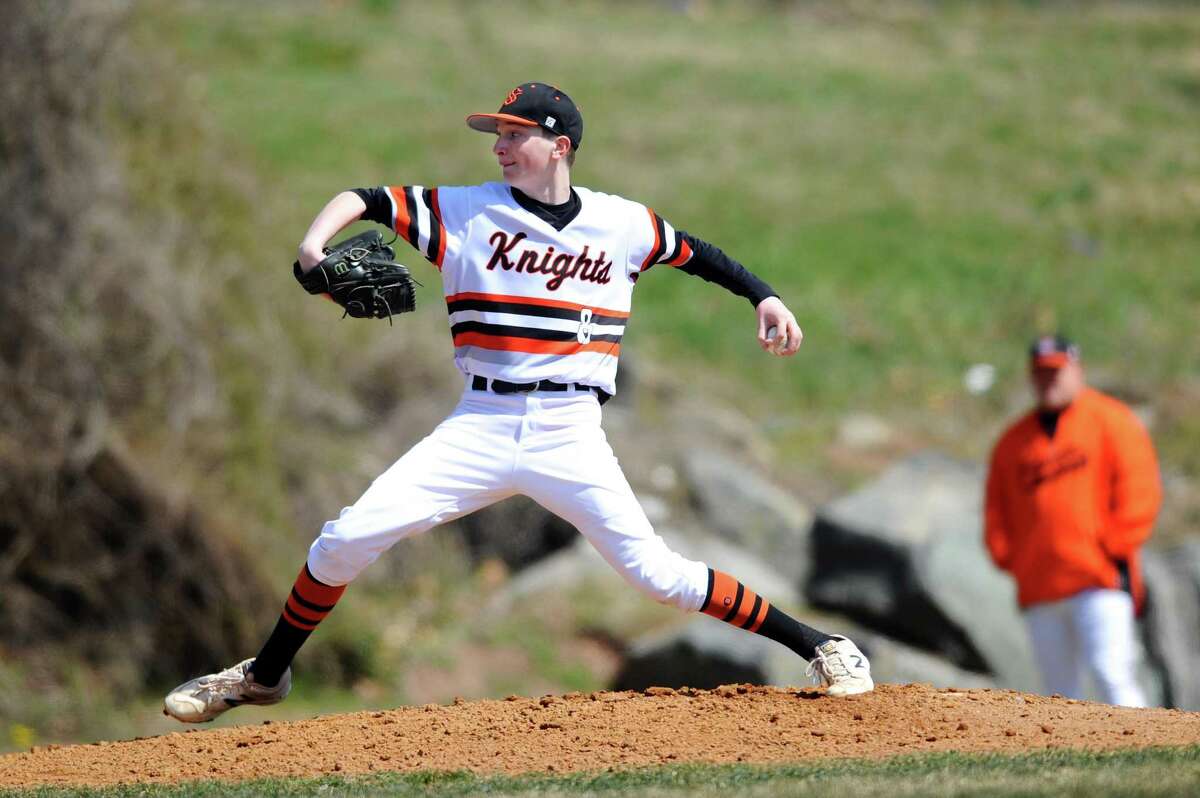 BASEBALL: Artzt pitches Ridgefield over Stamford