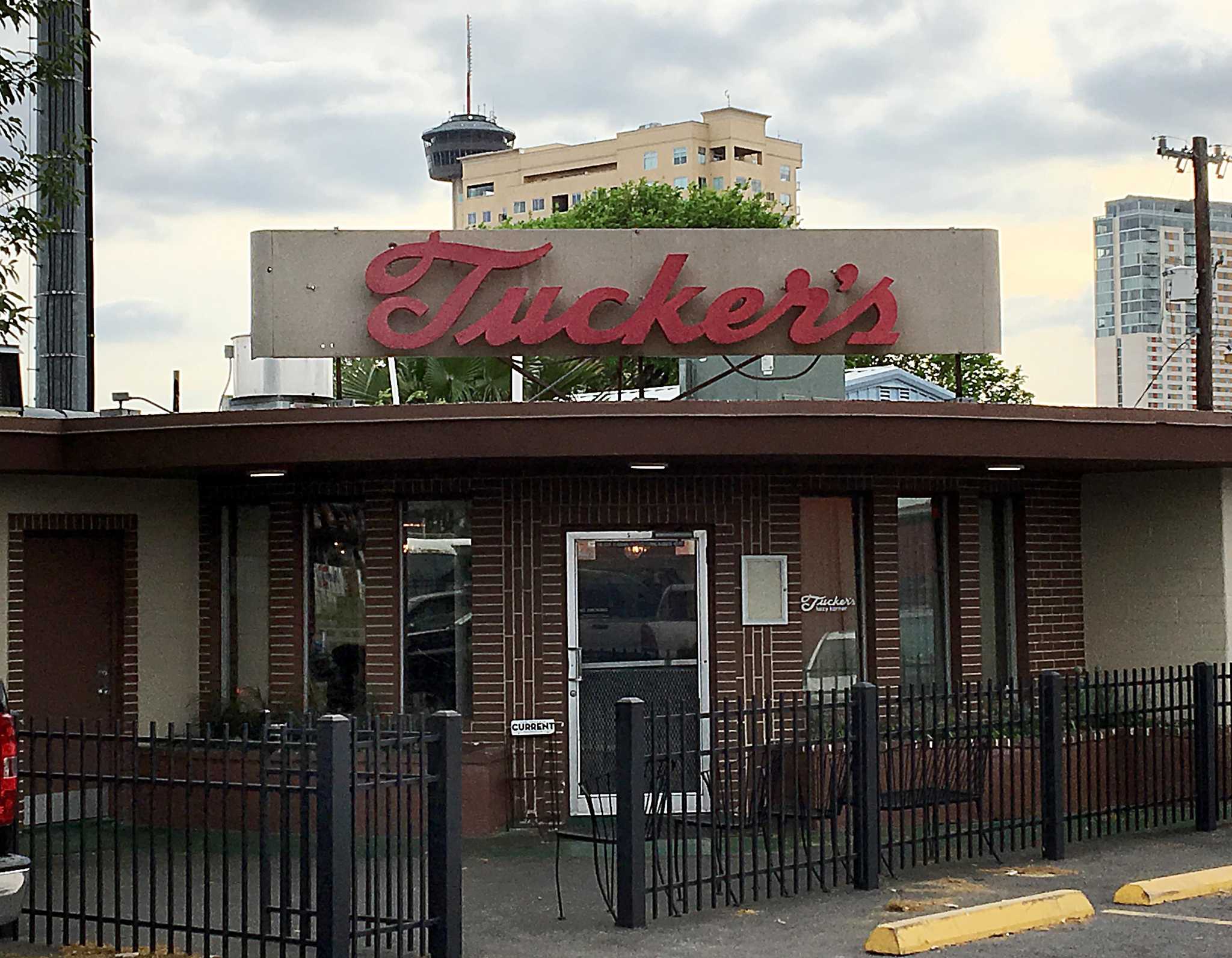 Chile votes in a presidential poll pitting a communist against the far ...