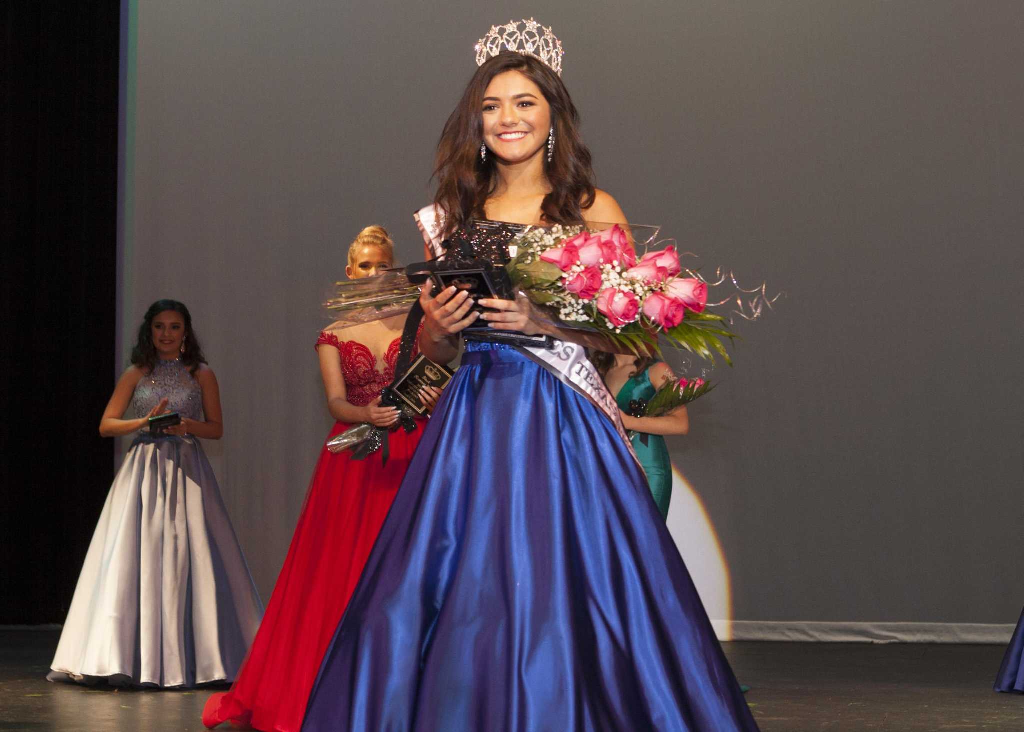 Brandeis softball player wins Helotes pageant
