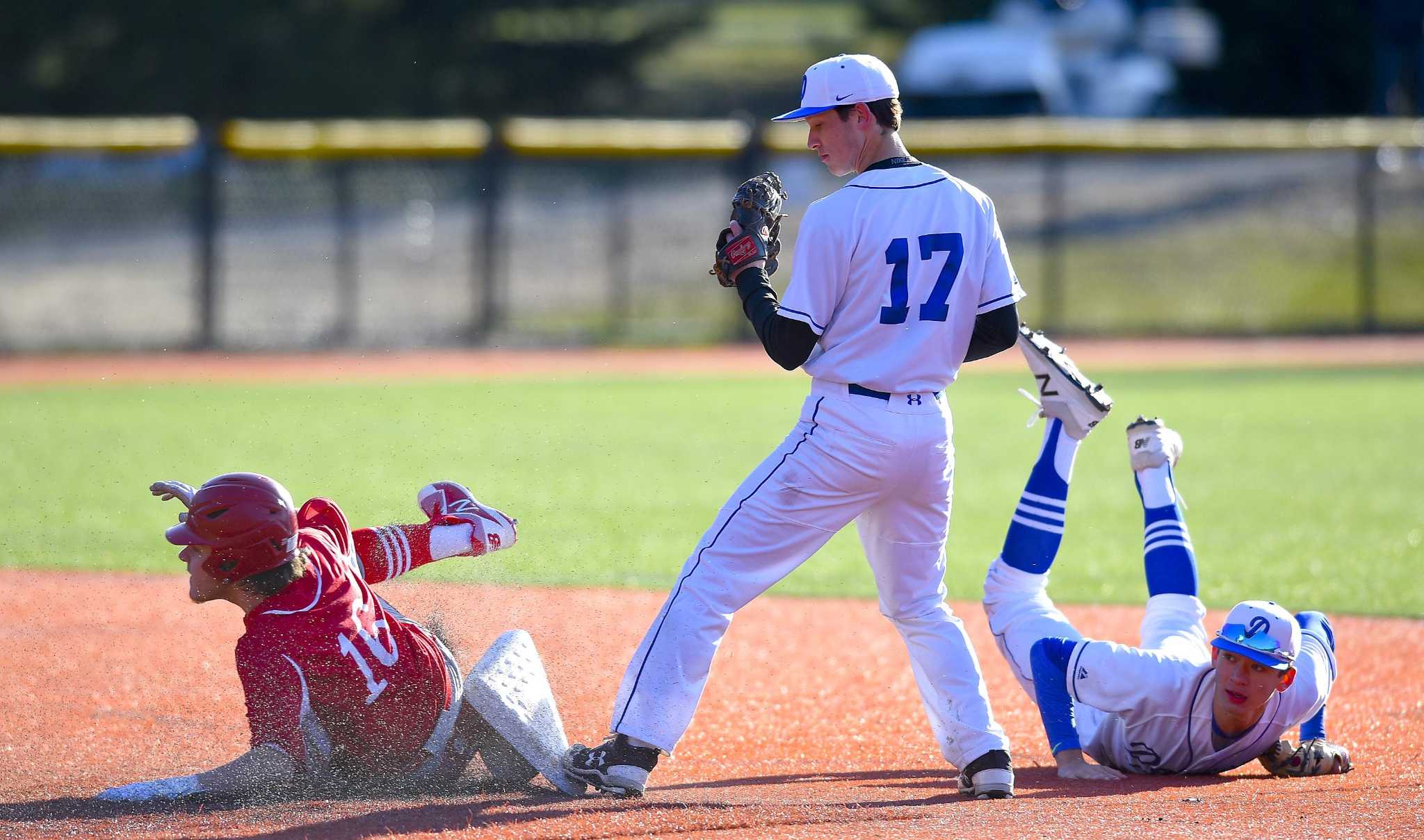 BASEBALL: Darien does all the little things to stay on top