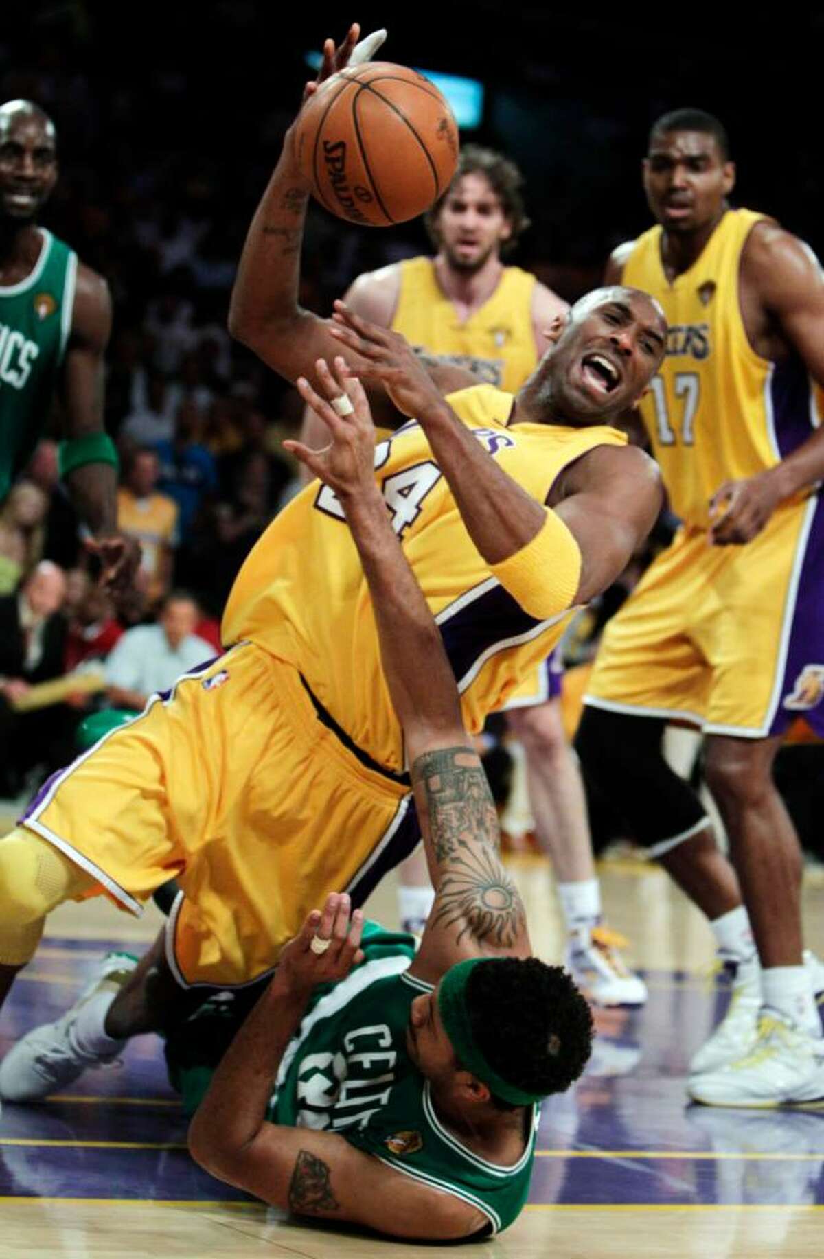 Lakers edge Celtics in Game 7, win 16th title
