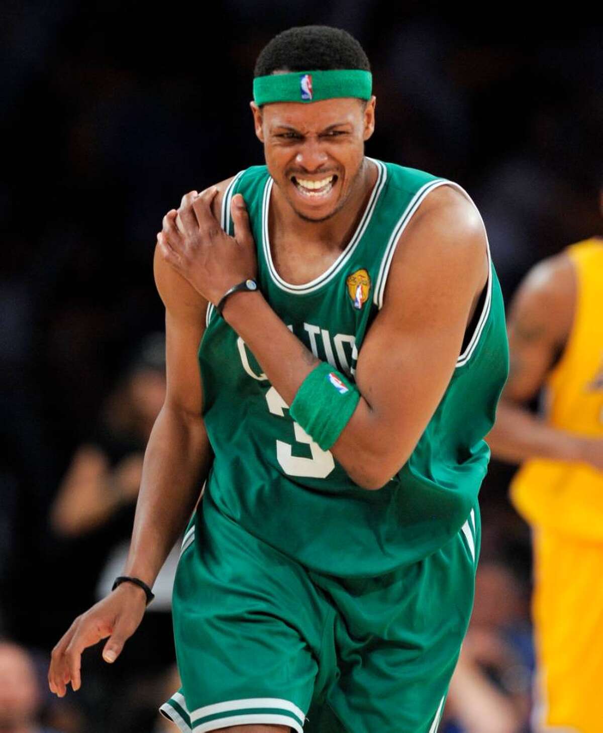 Lakers edge Celtics in Game 7, win 16th title