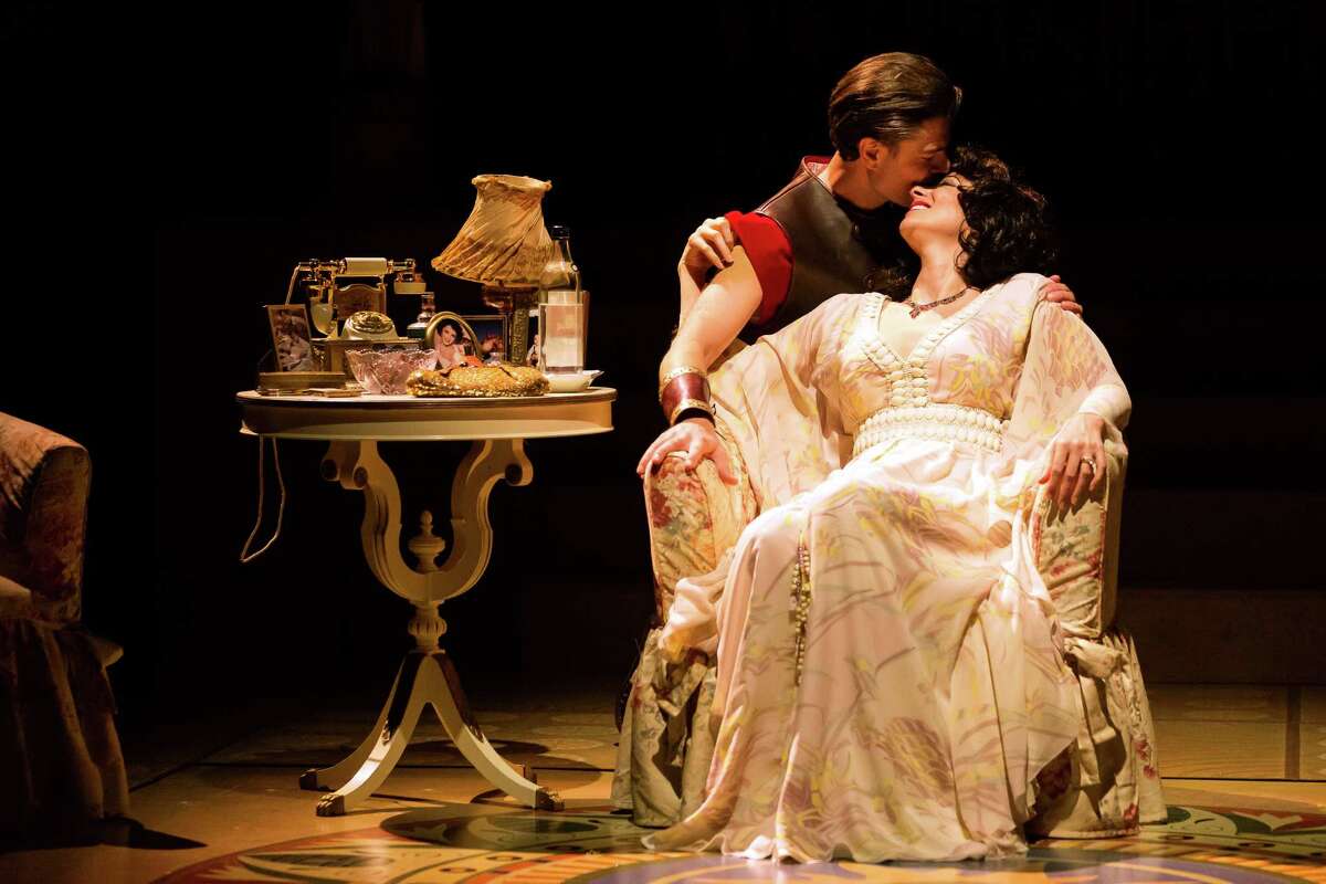 Review: Lawrence Wright’s ‘Cleo’ an origin story for celebrity obsession