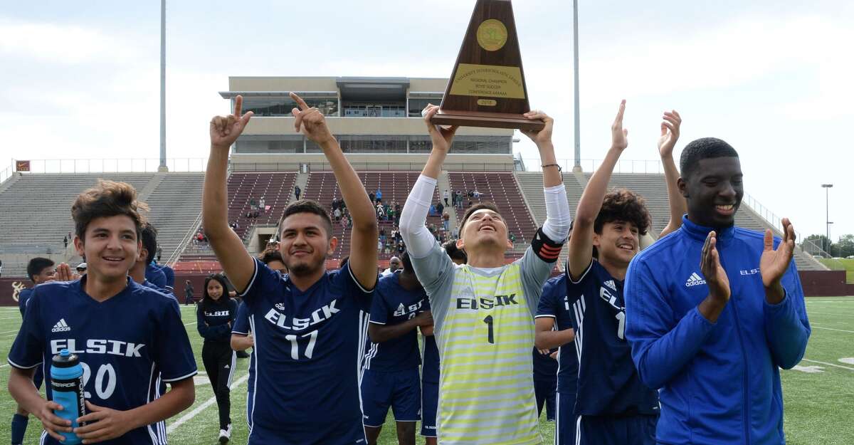 Elsik works magic again in win over Strake Jesuit