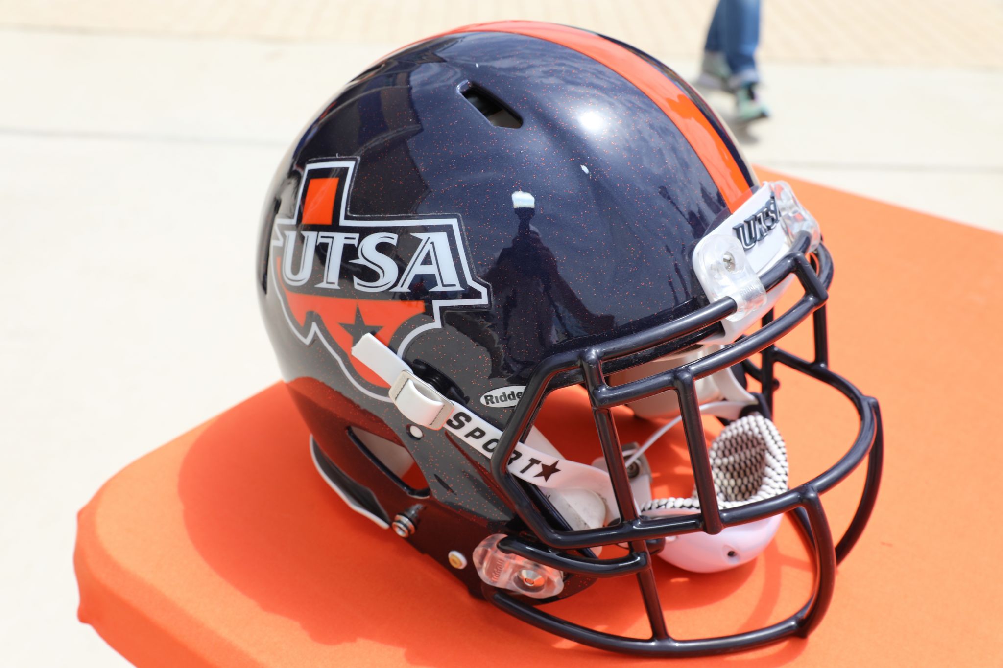 UTSA inks grad transfer QB D.J. Gillins