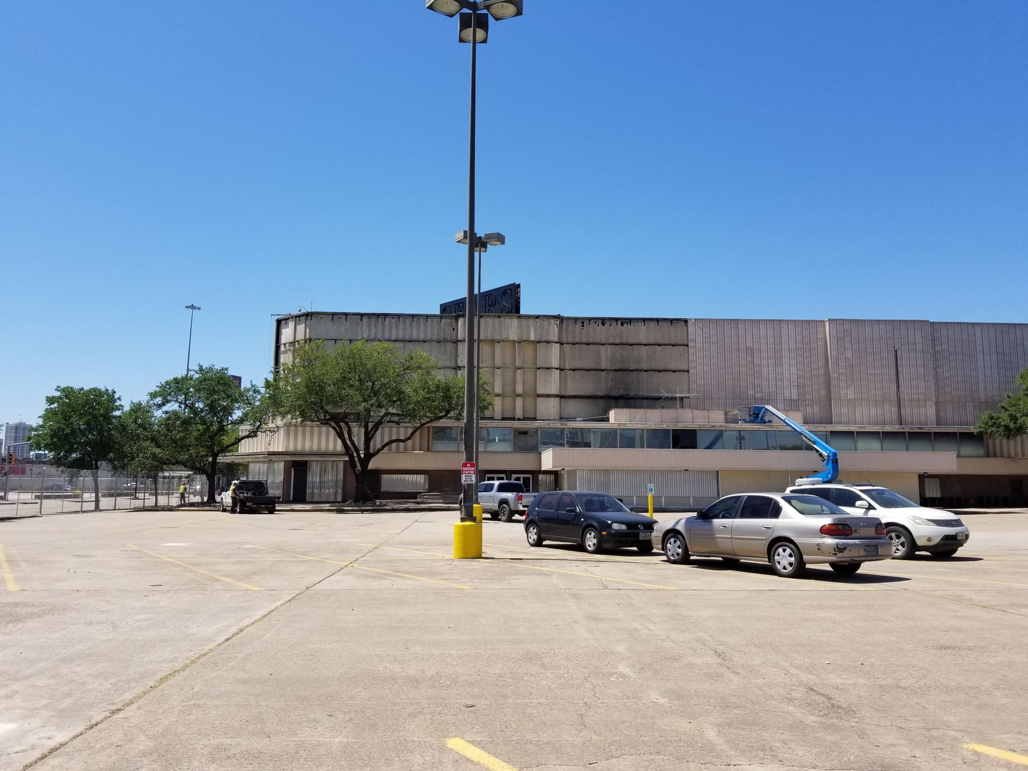 Workers begin to reveal Midtown Sears' deco exterior