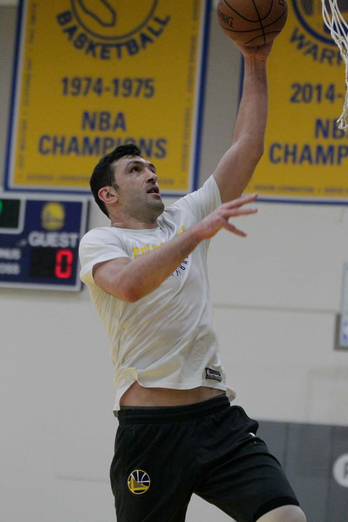 Warriors’ Zaza Pachulia keeps benching in perspective
