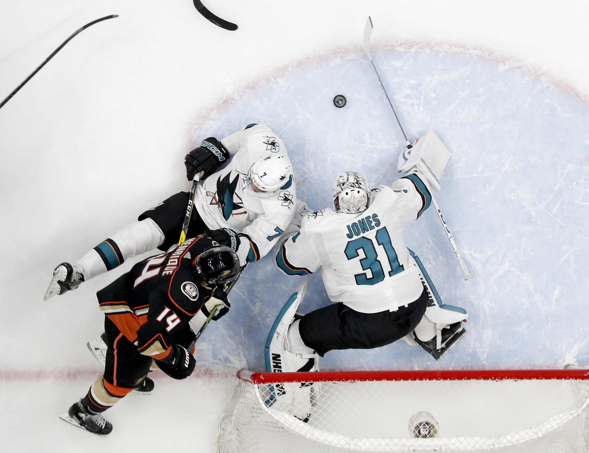 Sharks are able to count on unshakable goalie Martin Jones