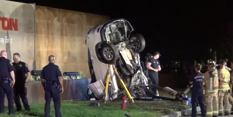 Man dies in wreck near Bush Intercontinental Airport