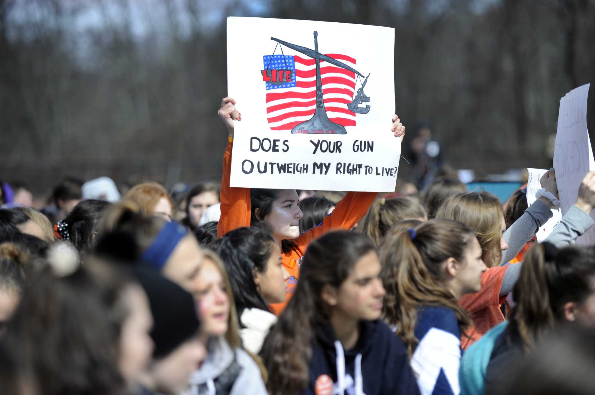 Connecticut freshman gains attention with retractable-bulletproof wall ...