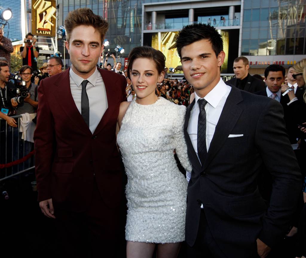 'Eclipse' stars take in fandemonium at LA premiere