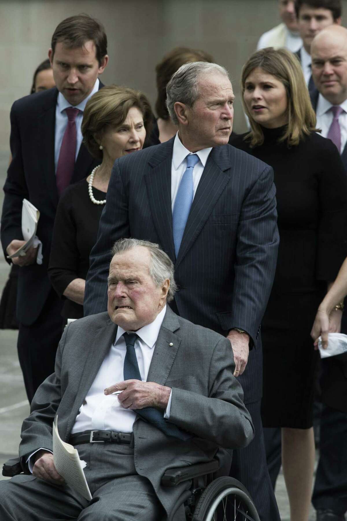 Thousands honor nation’s first mother as she is laid to rest