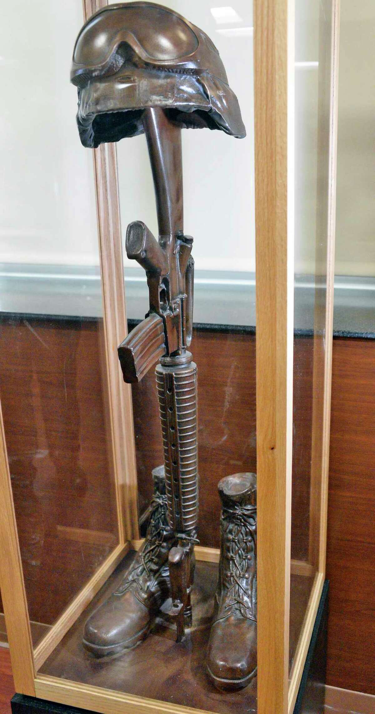 Photos; Fallen Soldier statue