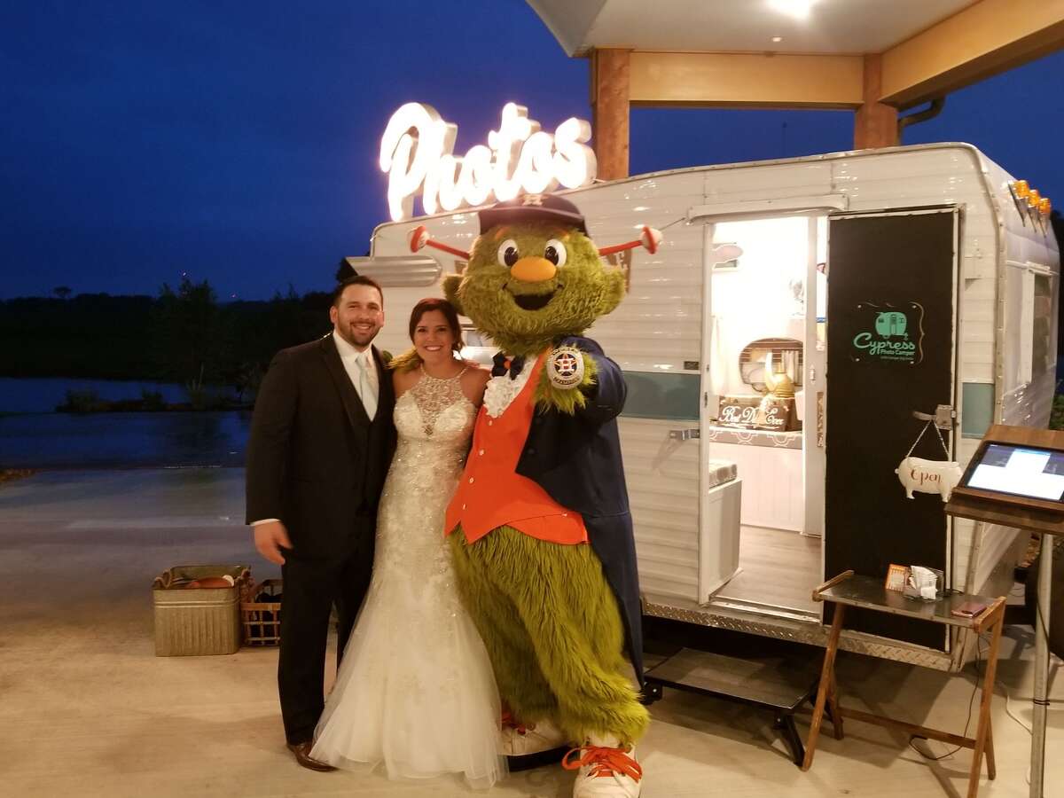 Houston Astros mascot Orbit attends wedding, one-ups bride and groom’s ...