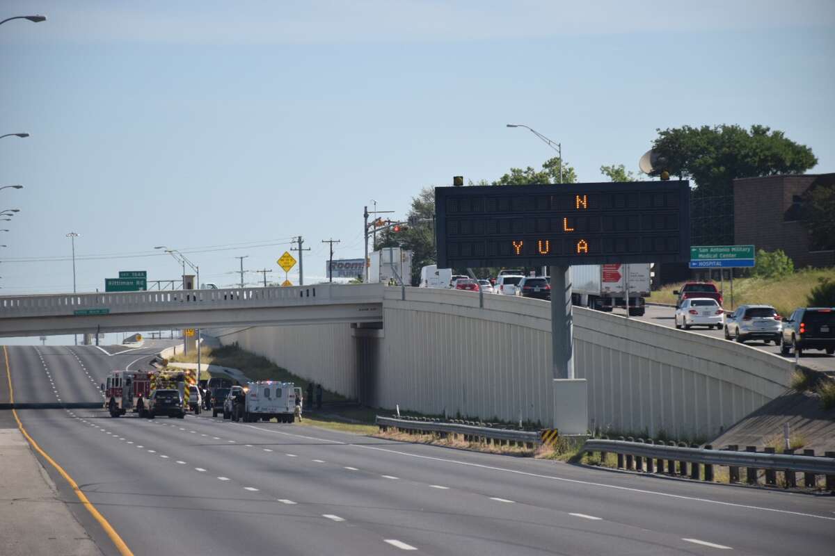 Fatal Crash Involving Pedestrian Closes Lanes Of I 35n Near Loop 410