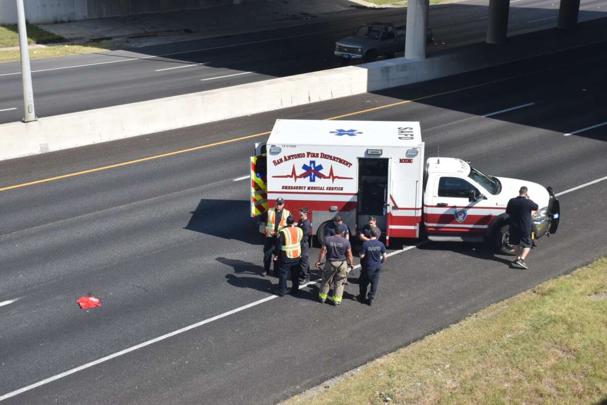 Fatal Crash Involving Pedestrian Closes Lanes Of I 35n Near Loop 410