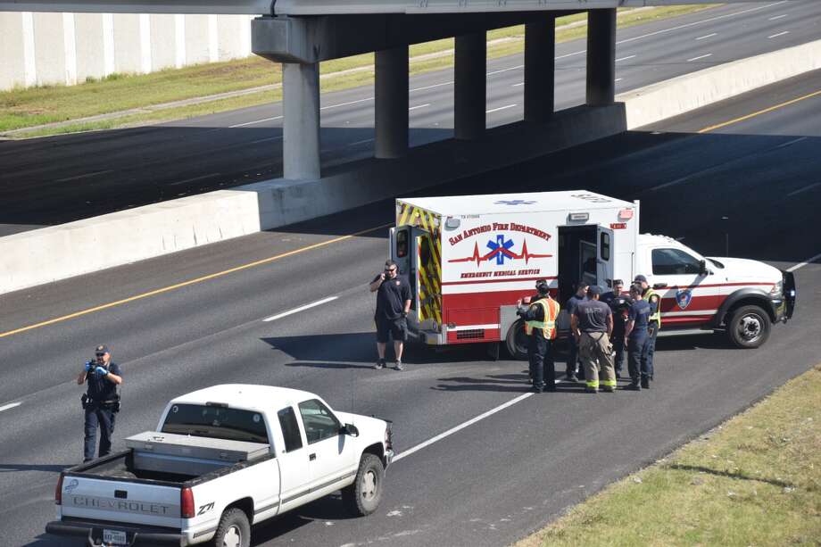 Fatal Crash Involving Pedestrian Closes Lanes Of I 35n Near Loop 410