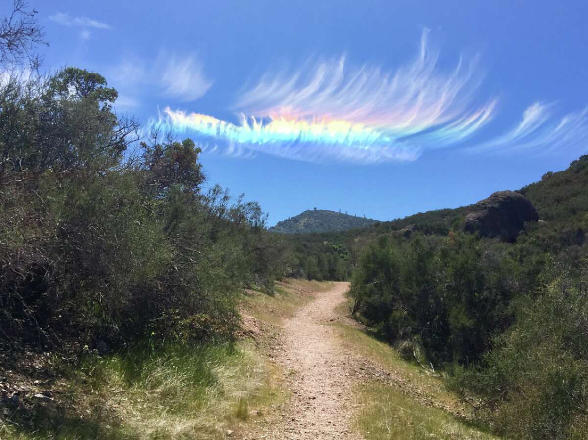 Awesome 'fire rainbow' appears over Pinnacles National Park