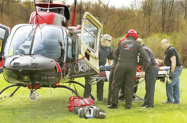 Man suffers injuries after 40-foot fall from tree on Doral Drive in Godfrey