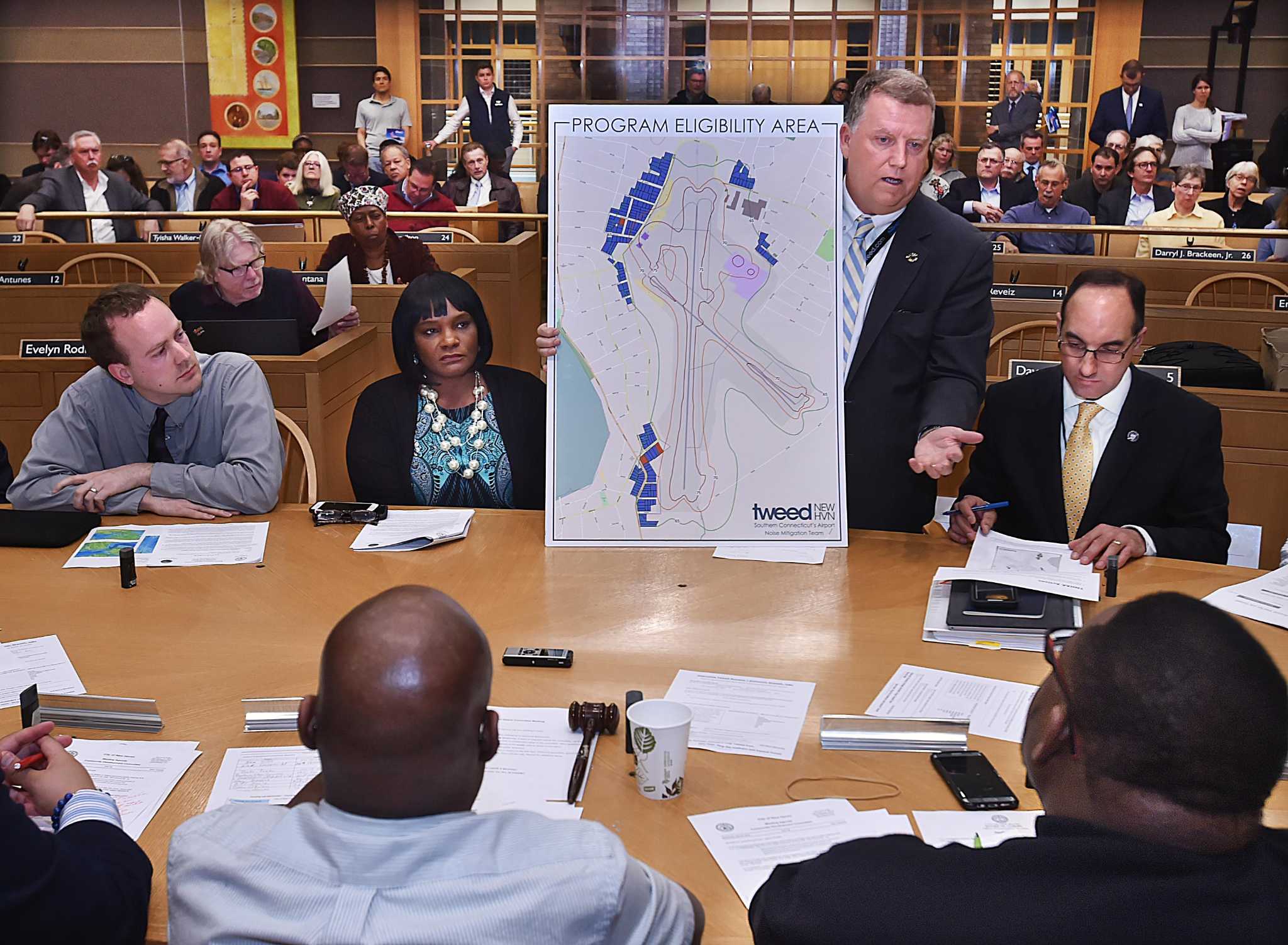 Aldermanic committee meeting on possible Tweed runway extension draws a ...