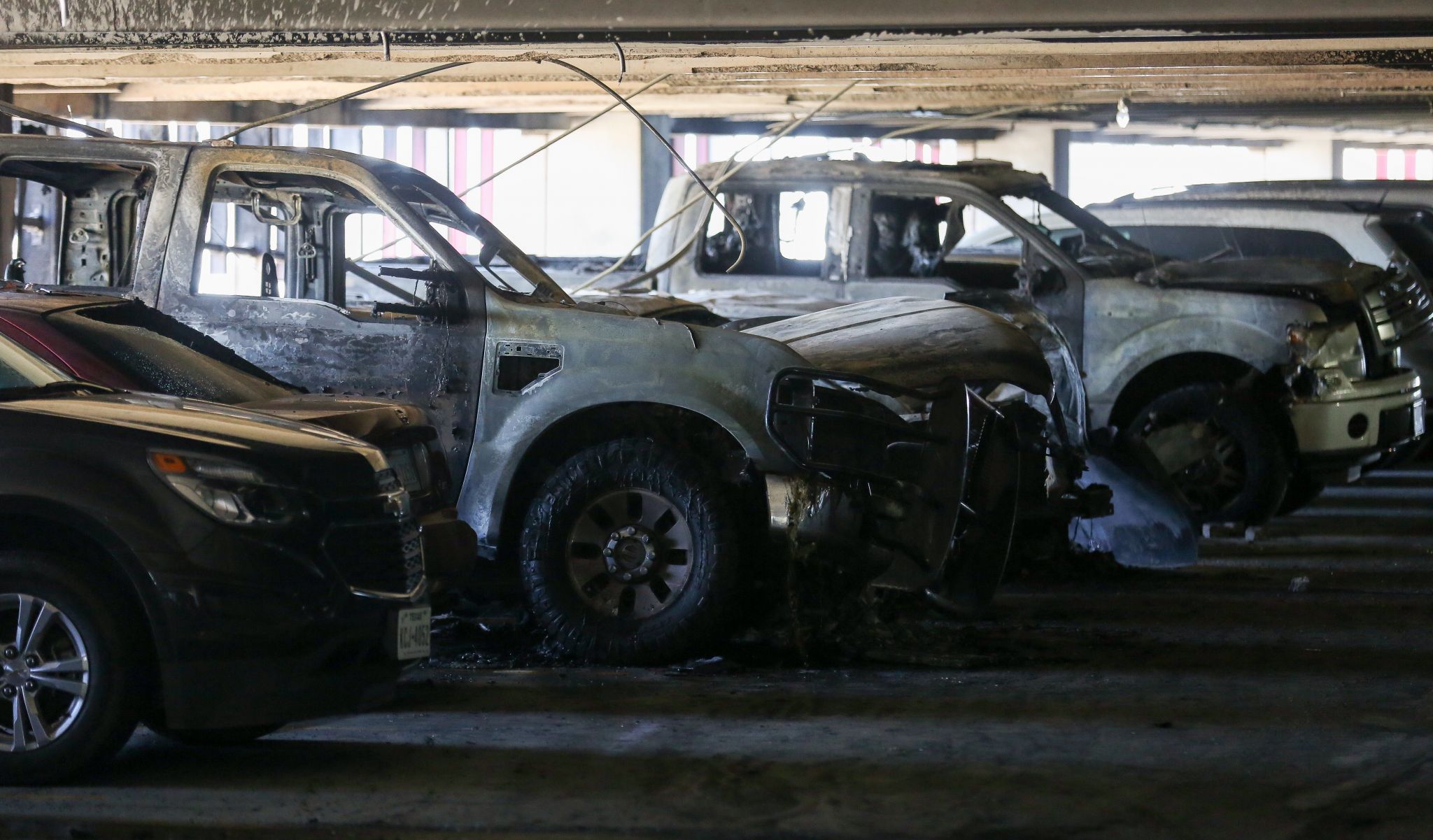 Update: 4 vehicles destroyed, others damaged in University of Houston fire